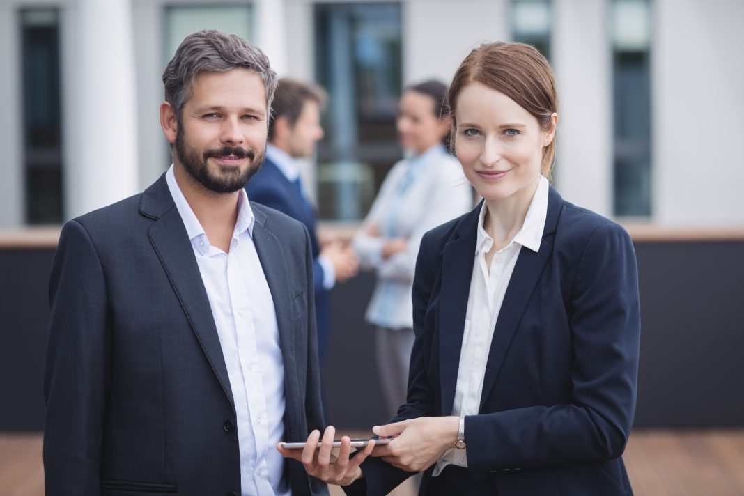 How to Present Yourself Professionally in Business Settings - How-To Guides