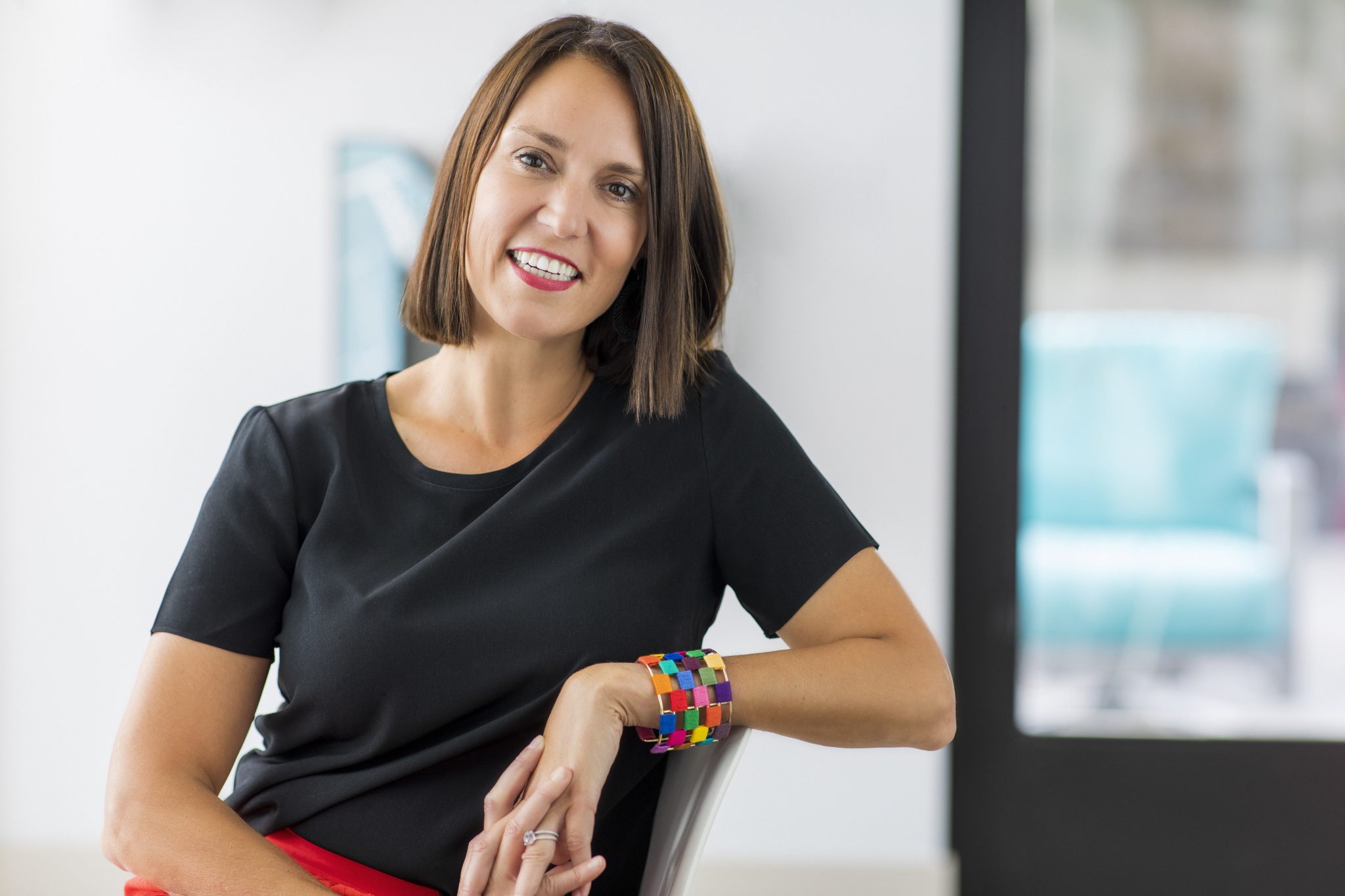 Lindsey Simmonds' Company Inspires Women with Artist-driven Images